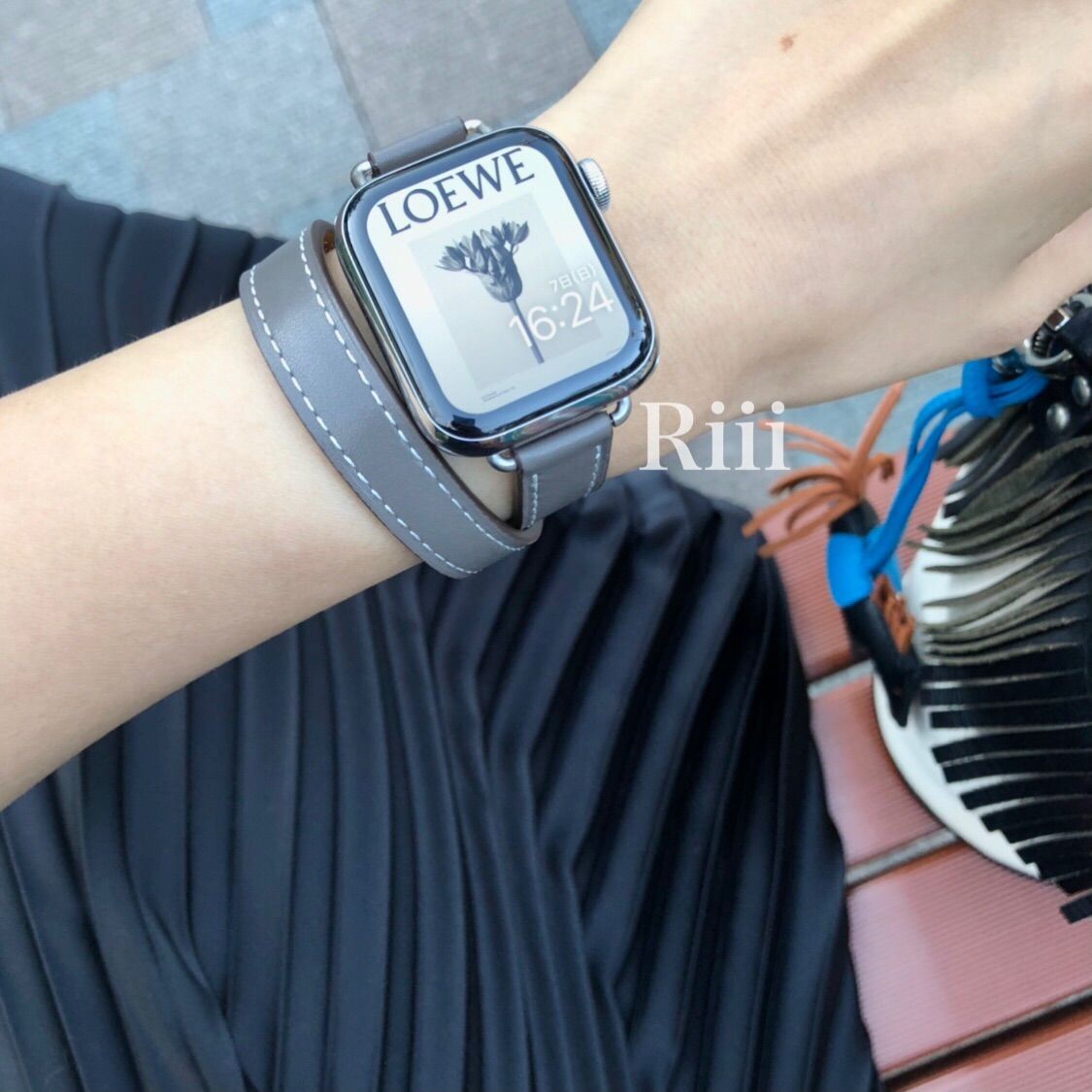 Apple Watch 二重巻き エトゥープ - メルカリ Apple Watch 二重巻き エトゥープ - メルカリ