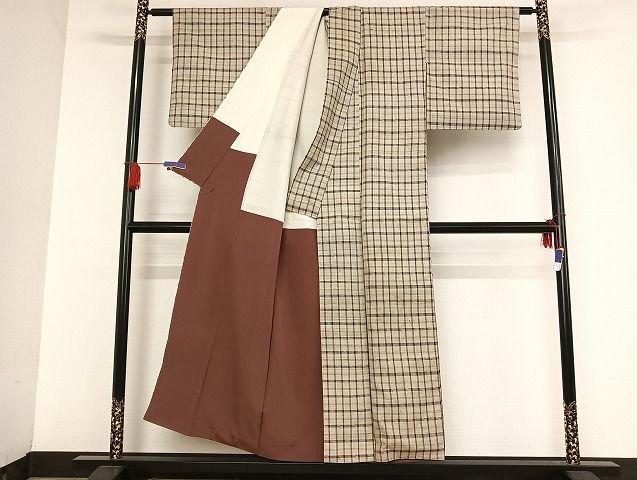 平和屋着物○国指定重要無形文化財 本場久米島紬 手織 正絹 逸品