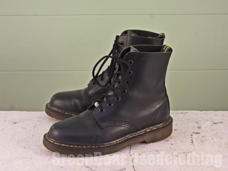 イギリス製 Dr.マーチン 8ホールシューズ ビンテージ 良い味 カワイイ 黒 ブラック レディース 23～23.5cmぐらい Z595 - メルカリ