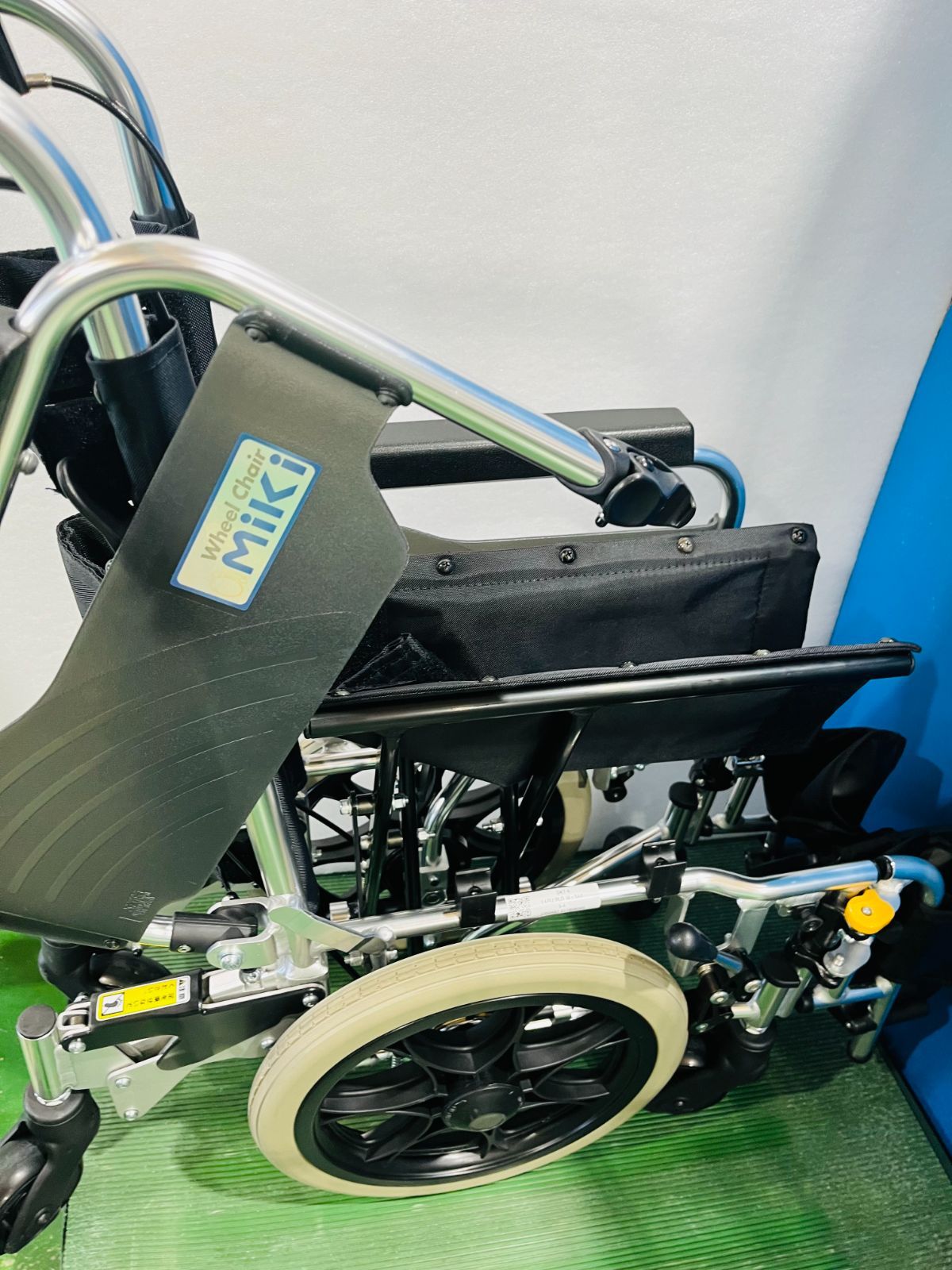 ミキ SKT-6「スキット6」介助型コンパクト6輪車いす 車椅子 介助 車いす 六輪 スキット6 SKT6 コンパクト 小回り - メルカリ