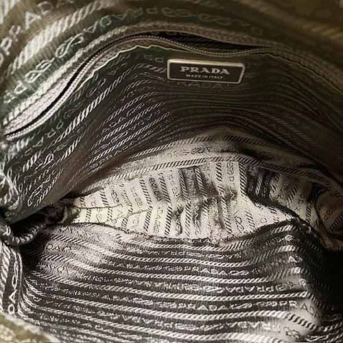 PRADA プラダ ショルダーバッグ 斜め掛け バッグ トライアングル PRADA プラダ ショルダーバッグ 斜め掛け バッグ トライアングル