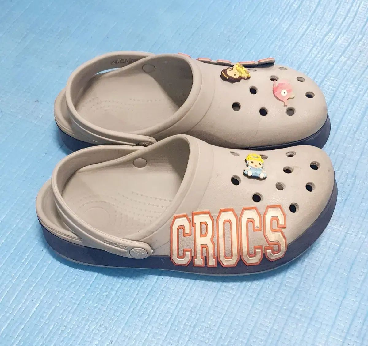 crocs(クロックス) M6 W8 （ 250 ） - メルカリ