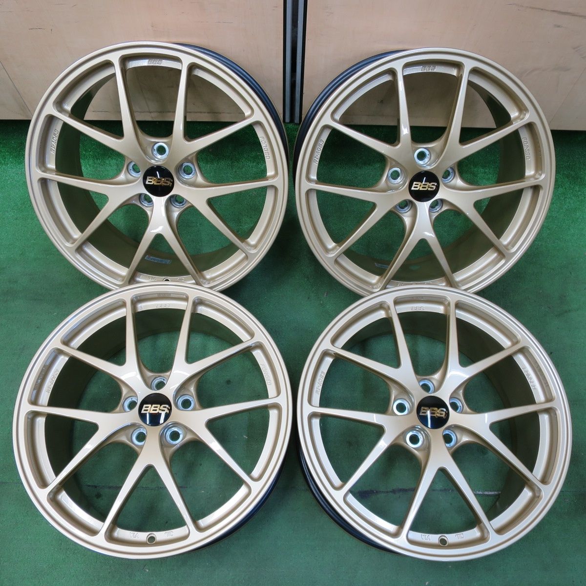 [送料無料] 未使用！付属品付き★BBS RI-A RI-A053 鍛造 ホイール 17インチ 17×7.5J PCD100/5H ...