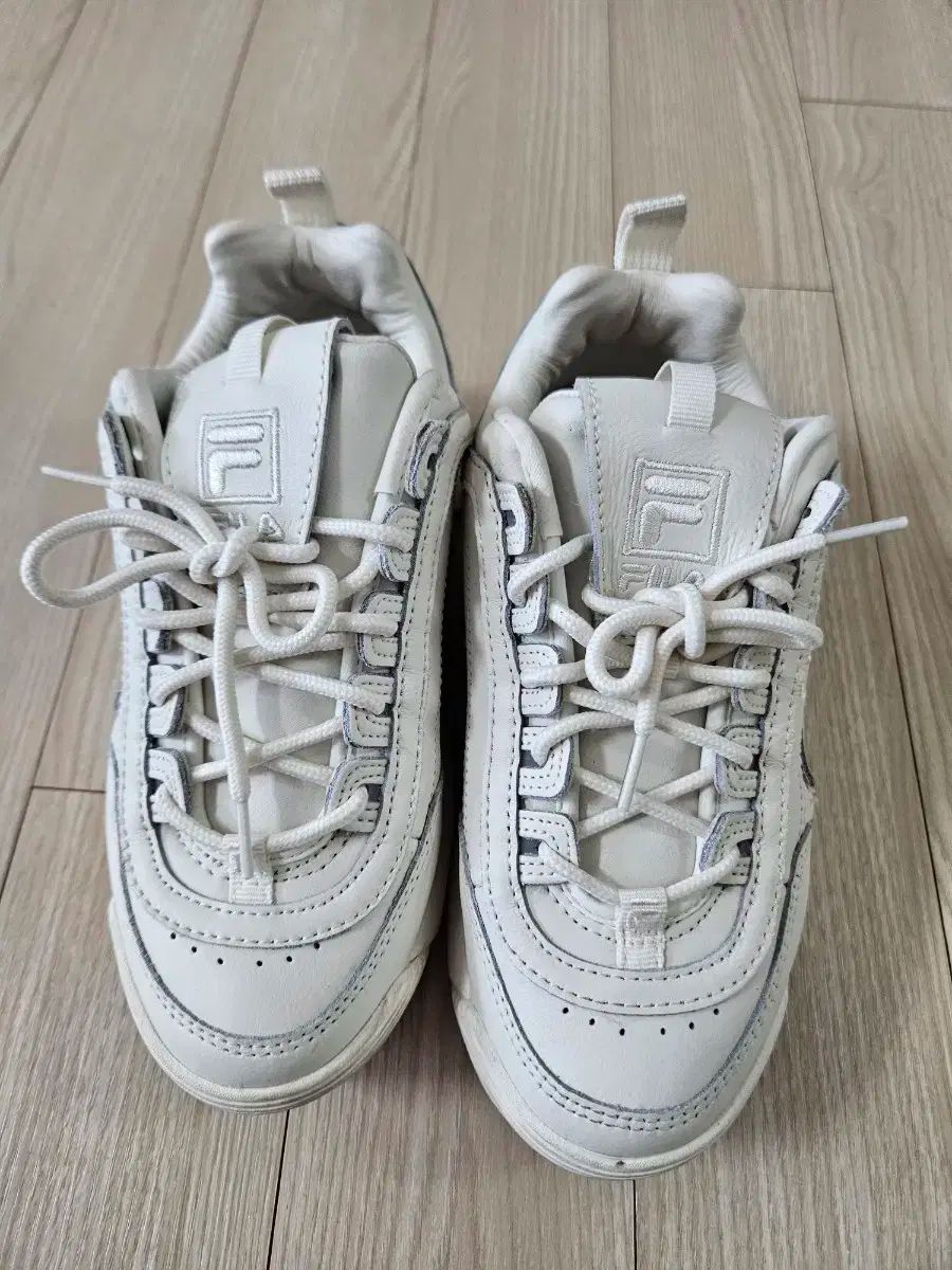 FILA(フィラ) スニーカー 230 - メルカリ