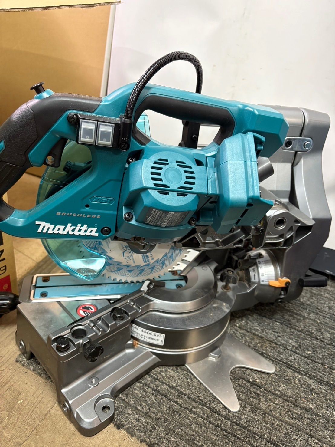 makita(マキタ) 165mm 充電式スライドマルノコ LS001G 本体のみ - メルカリ