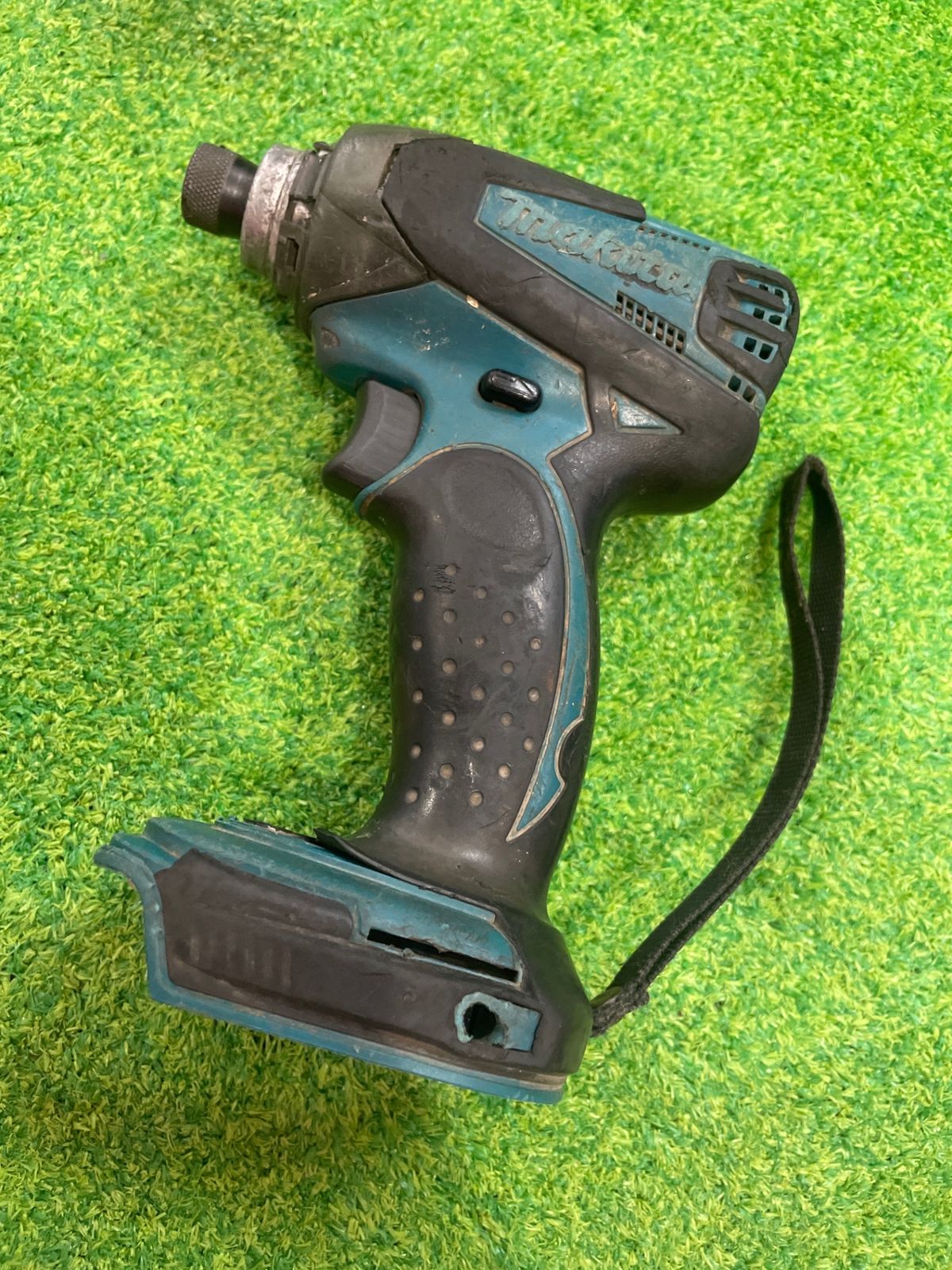 マキタ TD133D 充電式インパクトドライバ 軸ブレ有・破損多数（オ-236） | Shop at Mercari from Japan! | Buyee