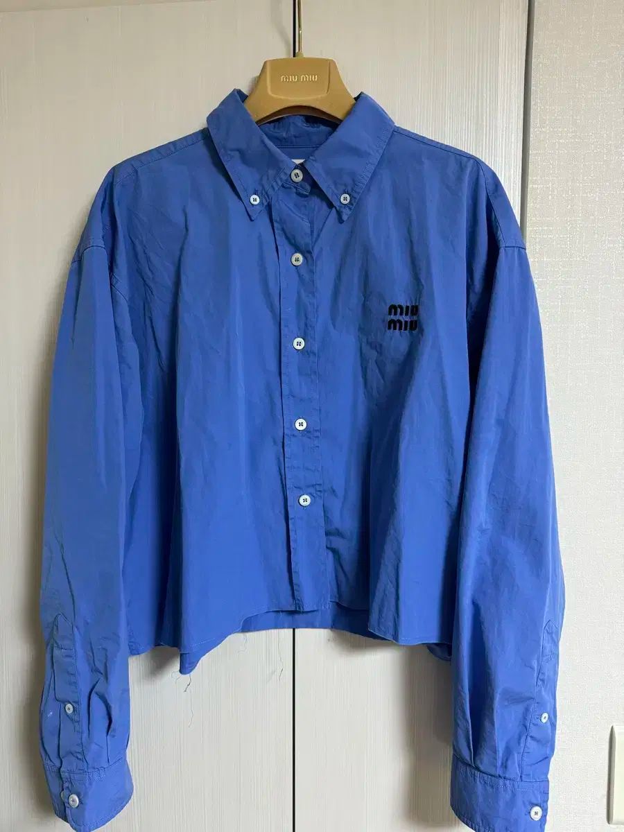 40 MIU MIU(ミュウミュウ) ポプリン クロップドシャツ - メルカリ