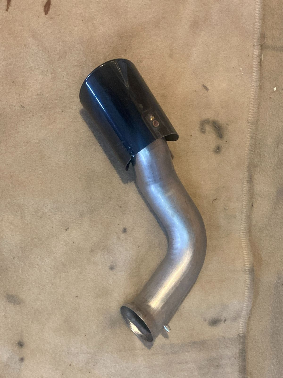 送料込み テールパイプ ポルシェ カイエン 中古 傷2か所有り 95811125152 - メルカリ