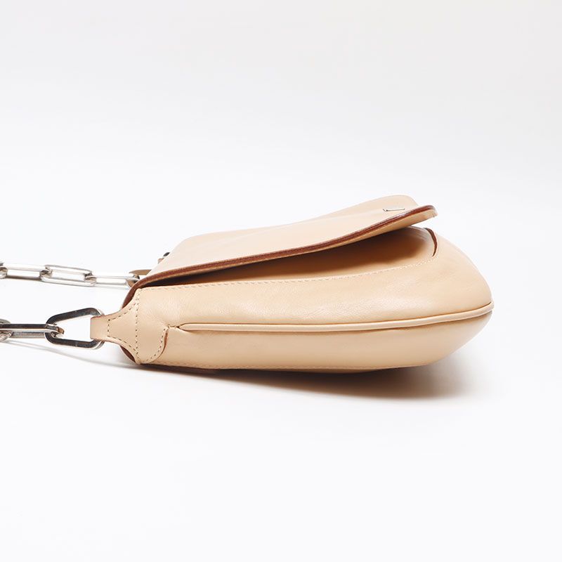 GUCCI グッチ ショルダーバッグ チェーン - メルカリ GUCCI グッチ ショルダーバッグ チェーン - メルカリ