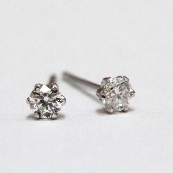 【プラチナ】ちょっと大きめ Pt900 天然ダイヤモンド 計0.14ct 一粒ダイヤモンドピアス - メルカリ