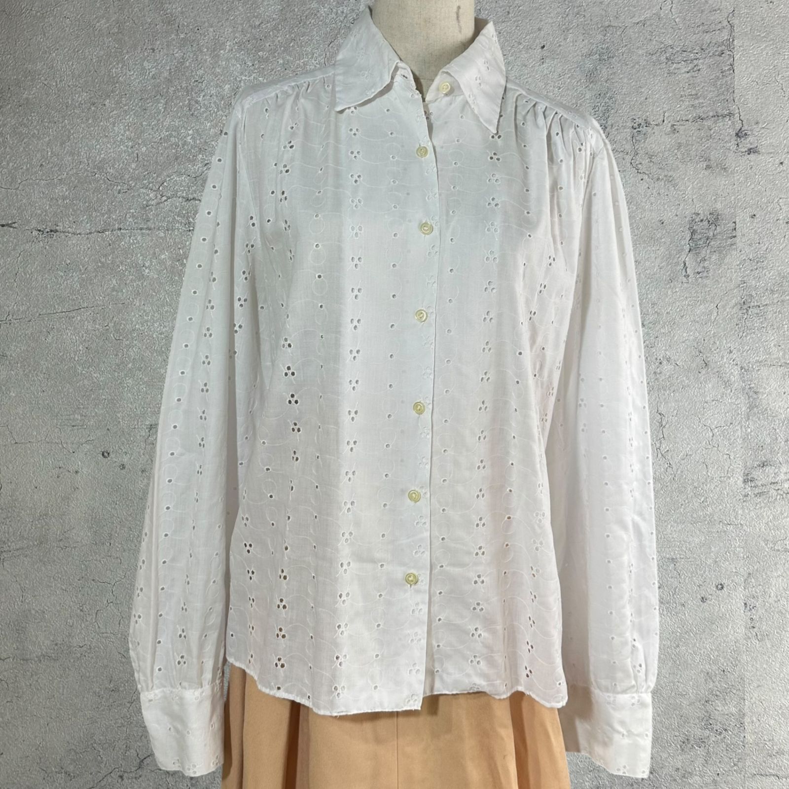 Euro Vintage(ヨーロッパヴィンテージ) Continuer_70's~ scalloped lace cotton blouse ...