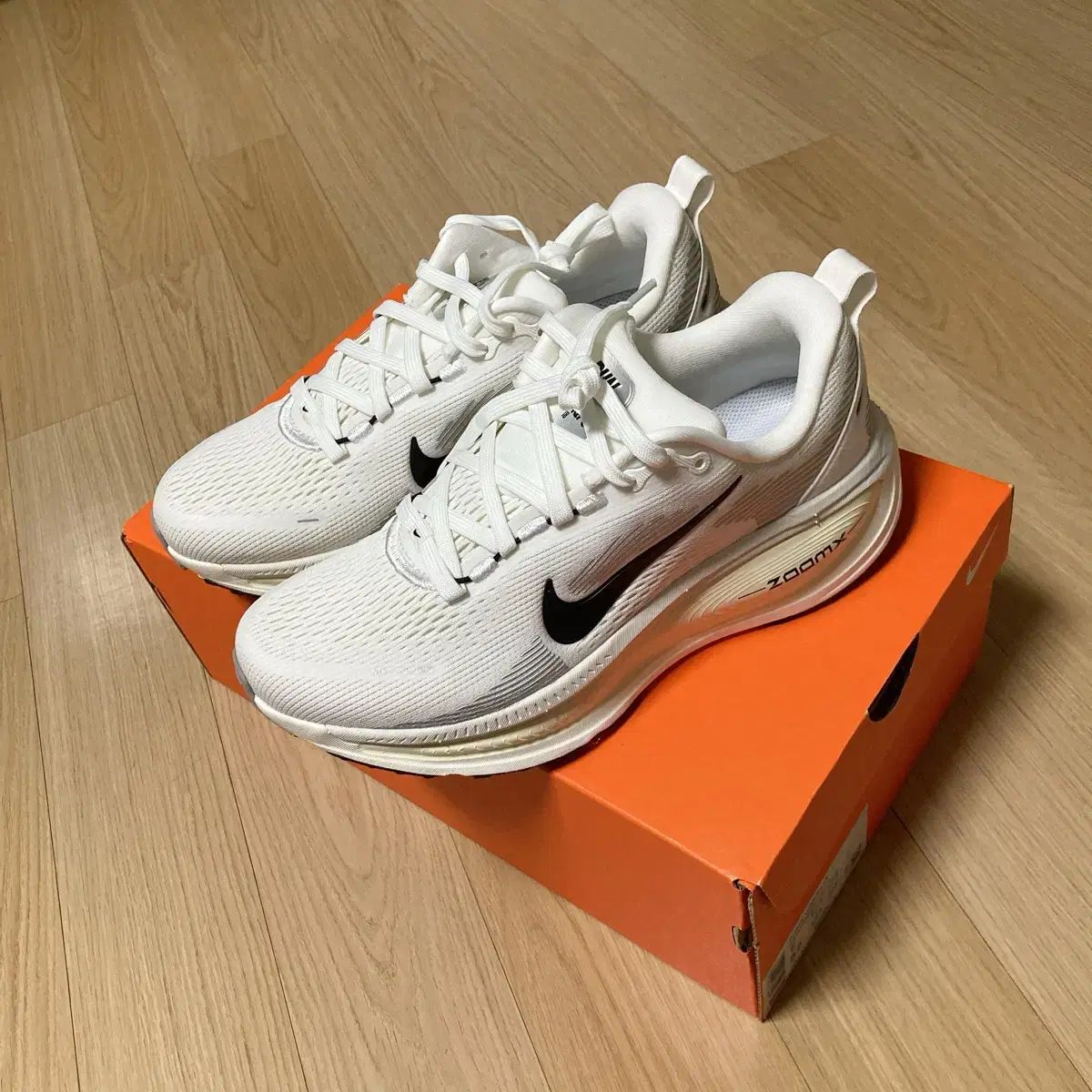 未使用 NIKE(ナイキ) レディース ボメロ 18 HM6804 ー 101 240cm - メルカリ