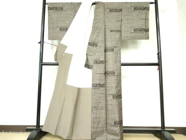 平和屋着物○本場大島紬 9マルキ 古代染色 純泥染 横段花文 山口絹織