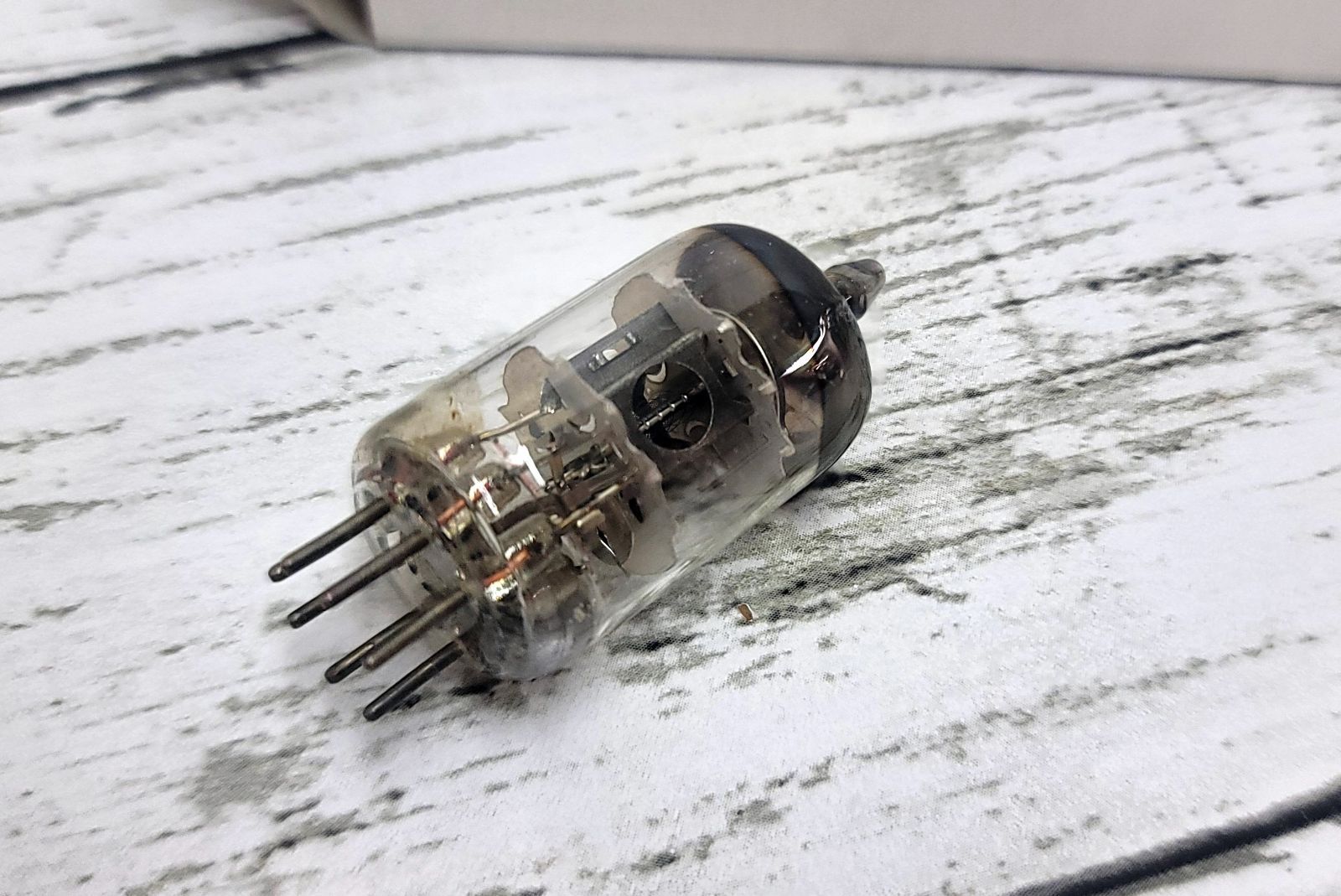 英国製 Mullard（ムラード） 真空管 EF95（M8100） - メルカリ