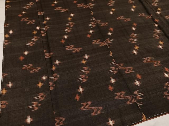 平和屋着物●国指定重要無形文化財　本場久米島紬　手織　琉球絣文様　正絹　逸品　AABC6820ph 平和屋着物○国指定重要無形文化財 本場久米島紬 手織 琉球絣文様 正絹