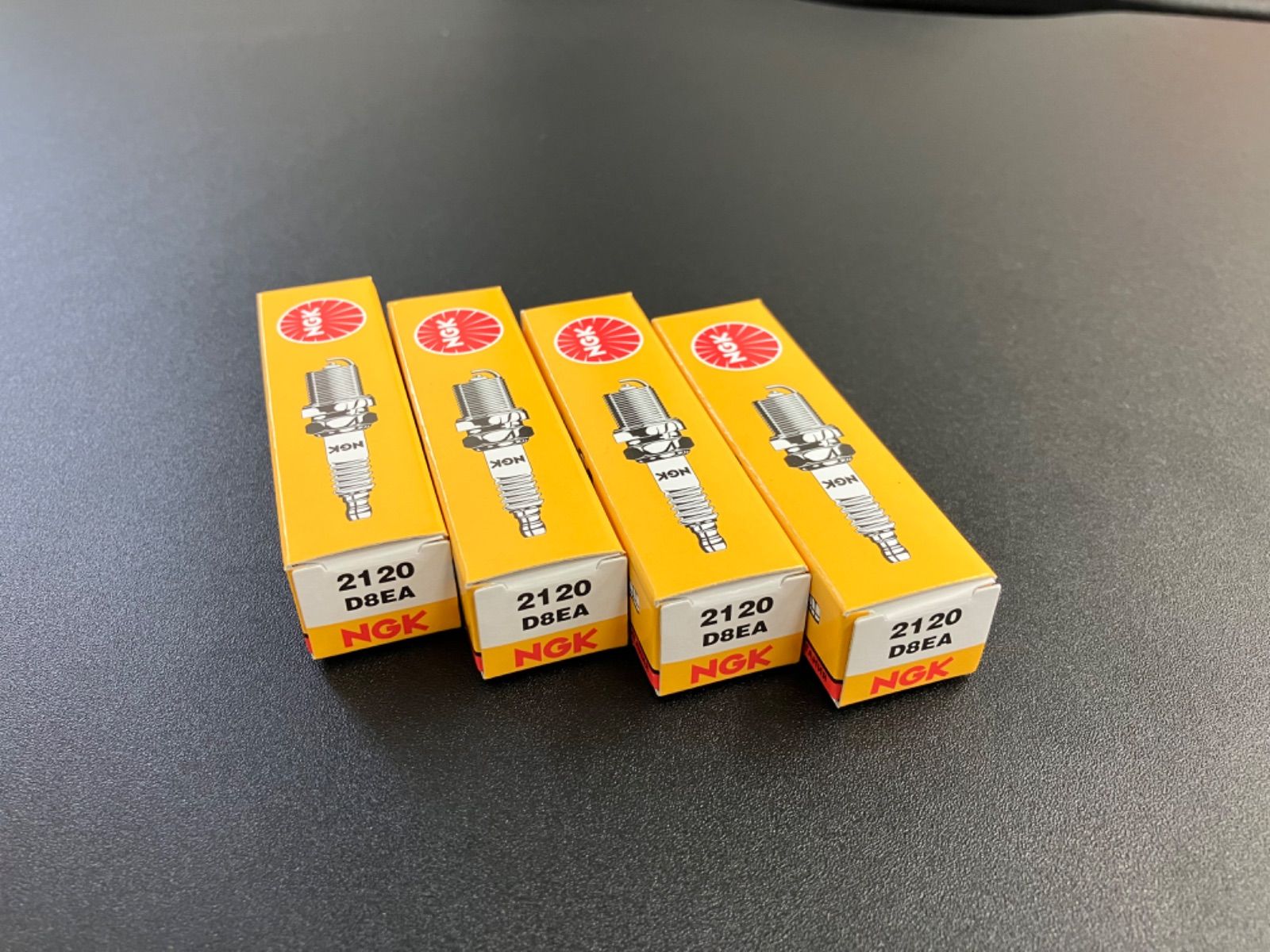 【送料無料】CB750Four NGKスパークプラグ D8EA 4本セット 新品( 砂型 K0 K1 K2 K3 K4 K5 K6 K7 K8 ホンダ キジマ エンジン ヘッド コイル プラグ ...