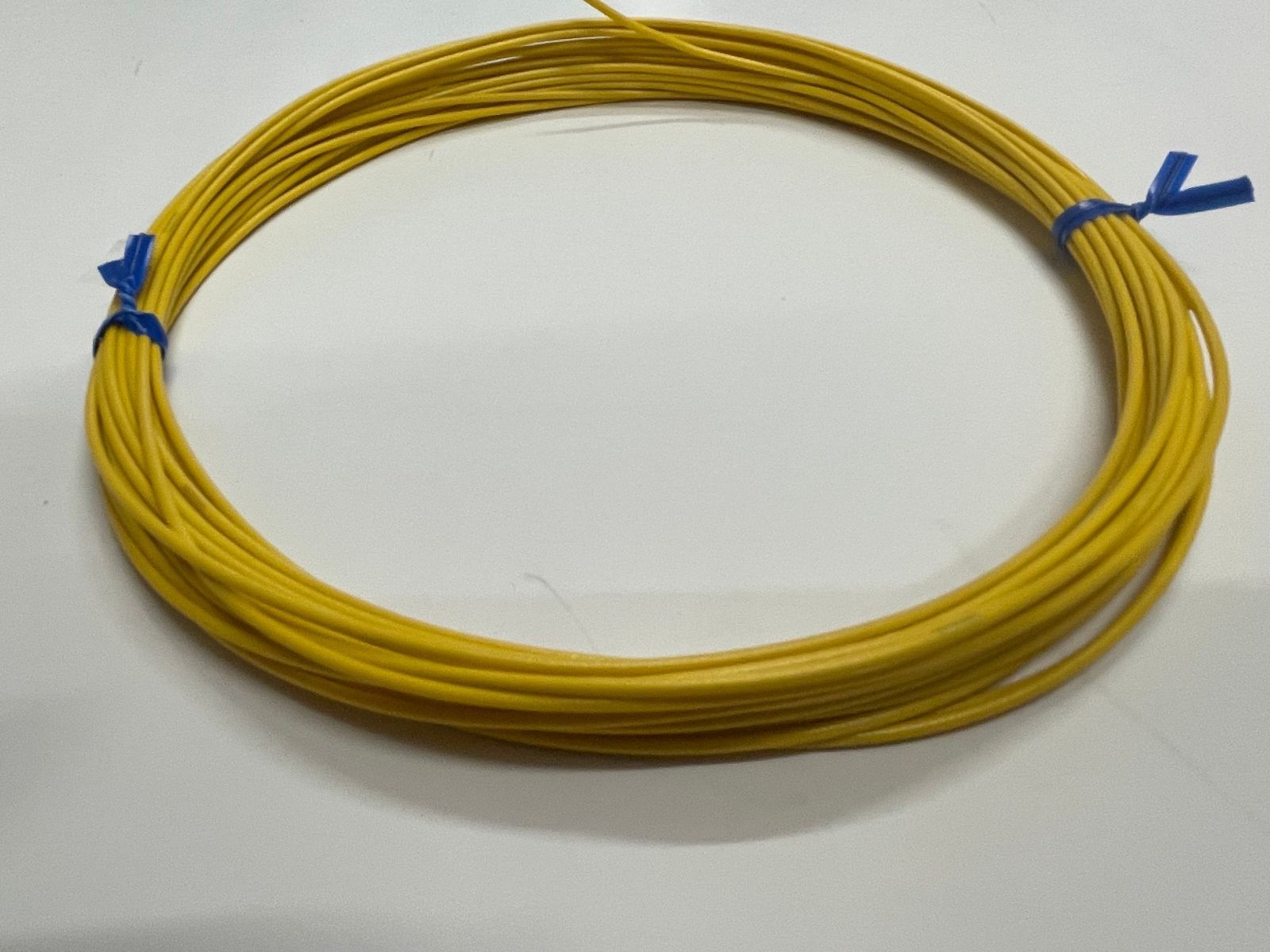 切売り！！ AVSSC 0．5sq（f） 自動車用薄肉低圧電線（薄肉電線タイプ2）10m 黄色 - メルカリ