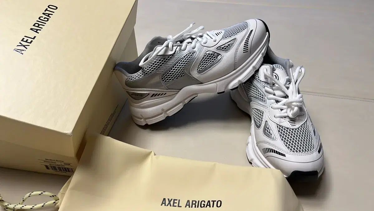 【雷市場（ポンジャン）商品韓国直送】ジェニ 靴 アクセル・アリガート シルバー eu41 260 新品 - メルカリ