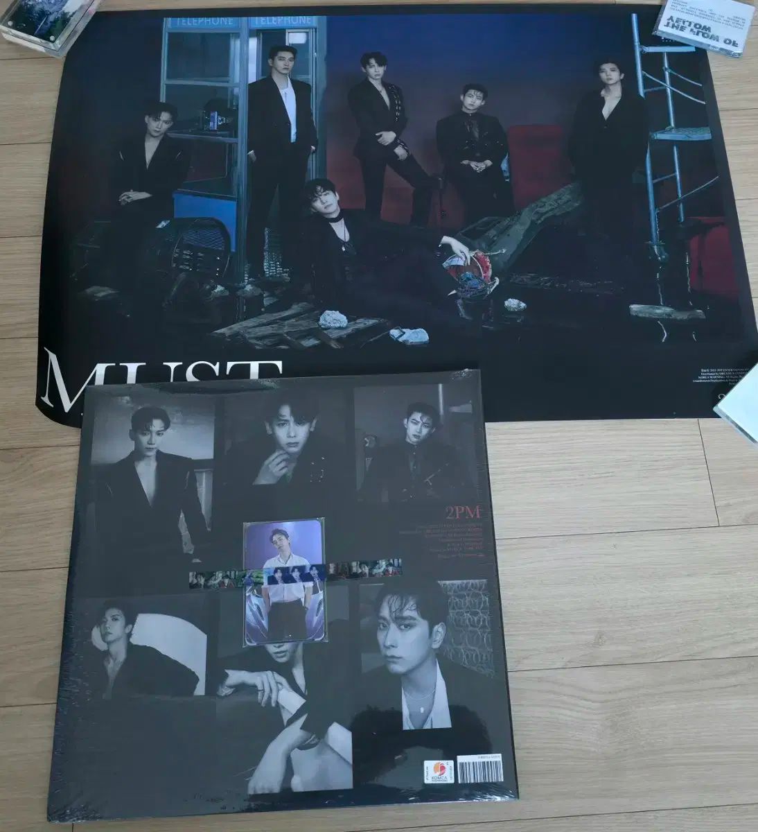 イ・ジュノ(LEE JUNHO) 2pm MUST LP (未開封) +アルバム特典 ポスター - メルカリ