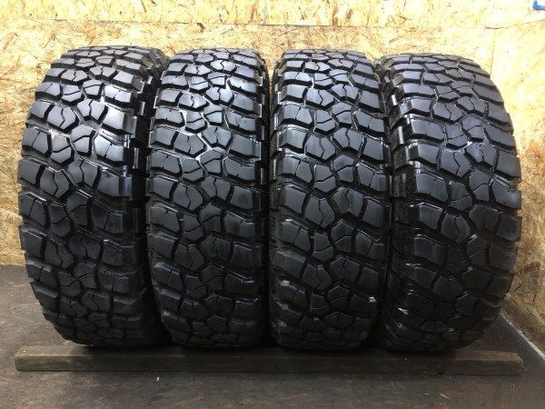BF Goodrich Mud-Terrain T/A KM2 LT255/75R17 17インチ 夏タイヤ 4本 2019年製 バリ溝 ブラックレター JEEP ラングラー等 (TE562 ...