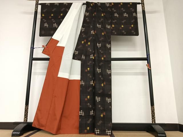 平和屋着物○国指定重要無形文化財 本場久米島紬 手織 飛鳥文 正絹