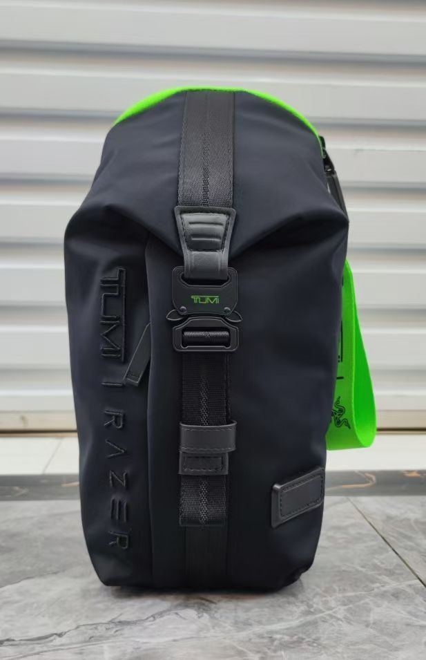 TUMI×RAZER トゥミ レイザーコラボ ボディバッグ - メルカリ