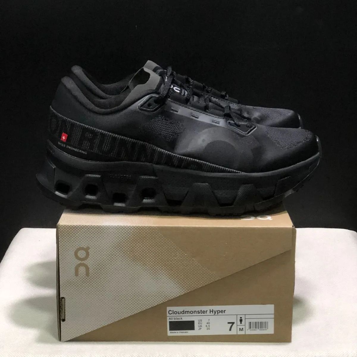 【ON Cloudmonster Hyper】快適性と耐久性を兼備！抜群の通気性 ローカット ランニングシューズ ブラック - メルカリ