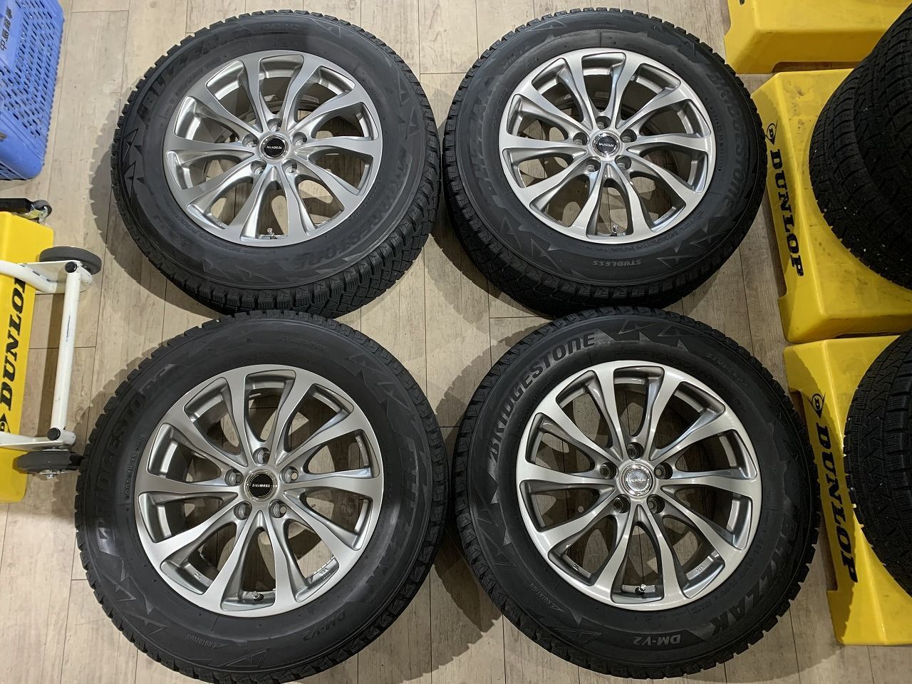 【2403003】スタッドレス BALMINUM TR10 17インチ 7J +45 PCD114.3 5H + BLIZZAK DM-V2 225/65R17 2017年 7mm ハリアー ...