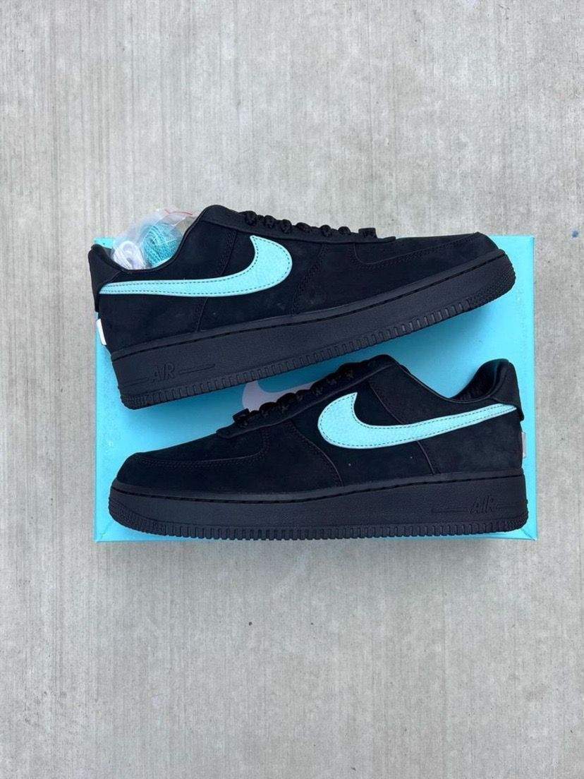 新品・未使用値下げします NIKE ナイキ エア フォース 1 ロー ティファニー ロカジュアルスニーカーランニングシューズ 並行輸入品 ...