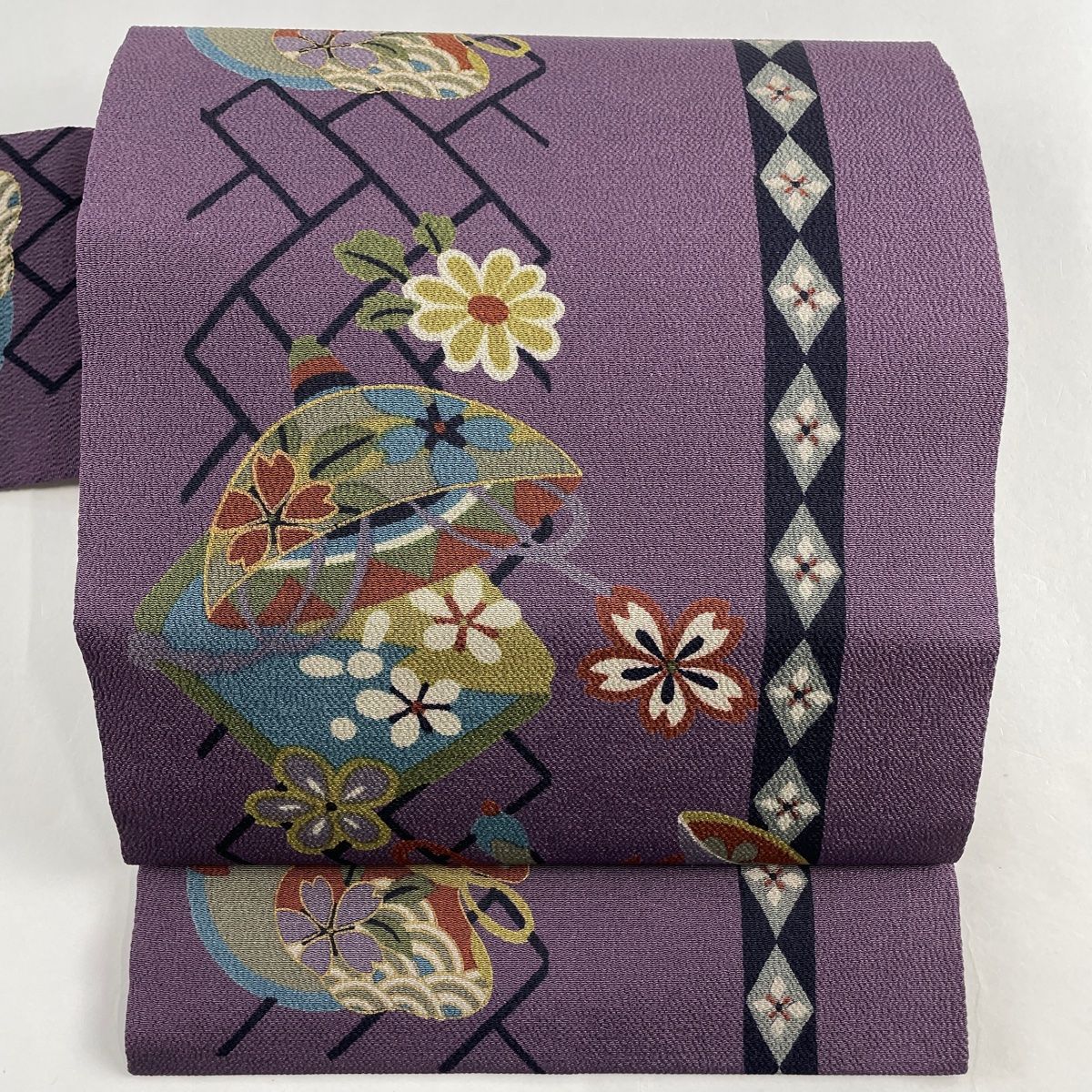 名古屋帯 分厚く 美品 秀品 草花 金彩 紫 正絹 【中古】 名古屋帯 分厚く 美品 秀品 草花 金彩 紫 正絹 【中古】