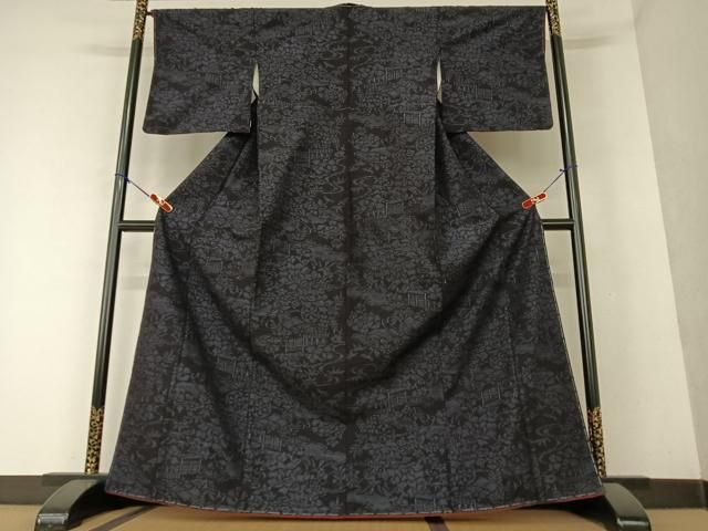 平和屋着物○本場真綿勝結城紬 100亀甲 唐草文 黒地 証紙付き 正絹