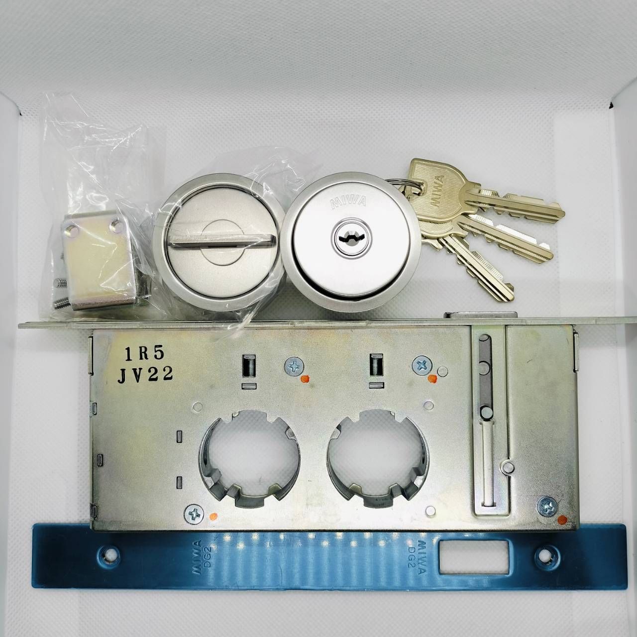 【新品】MIWA DG2錠 U9DG2D-1型 エンジンドア用錠 シ／サ - メルカリ