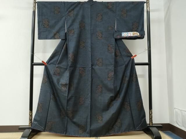 平和屋着物○本場大島紬 カタス9マルキ 亀甲文 正絹 逸品 AAAX0301np