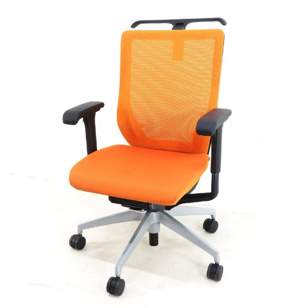 ★良品★ ITOKI イトーキ オフィスチェア mirezza ミレッザ SOF957JBHZTD3D3 肘付 オレンジ 多機能 メッシュ EG15844 中古オフィス家具 - メルカリ