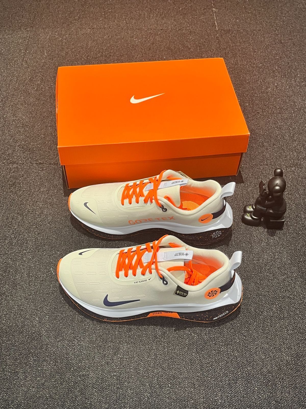 Nike React Infinity Run Flyknit 4 gore-texクッション綿滑りに強い防水ローカットレジャーランニング ...