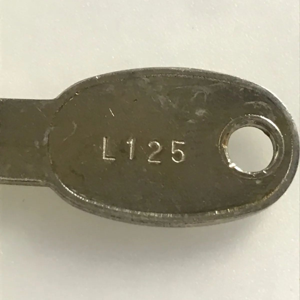 オフィス家具 鍵 中古 プラス L125 デスク メーカー純正 - メルカリ