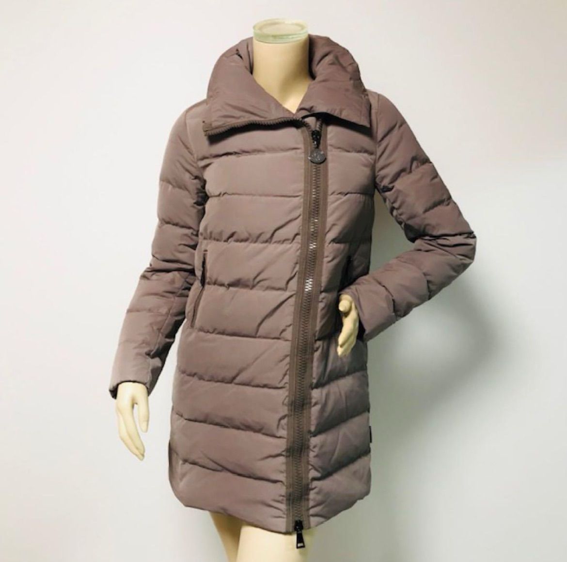 MONCLER★モンクレール・GERBOISE レディース ブランドアイコンロゴタグ付き アシンメトリーダブルジップ ダウンコート(00 ...
