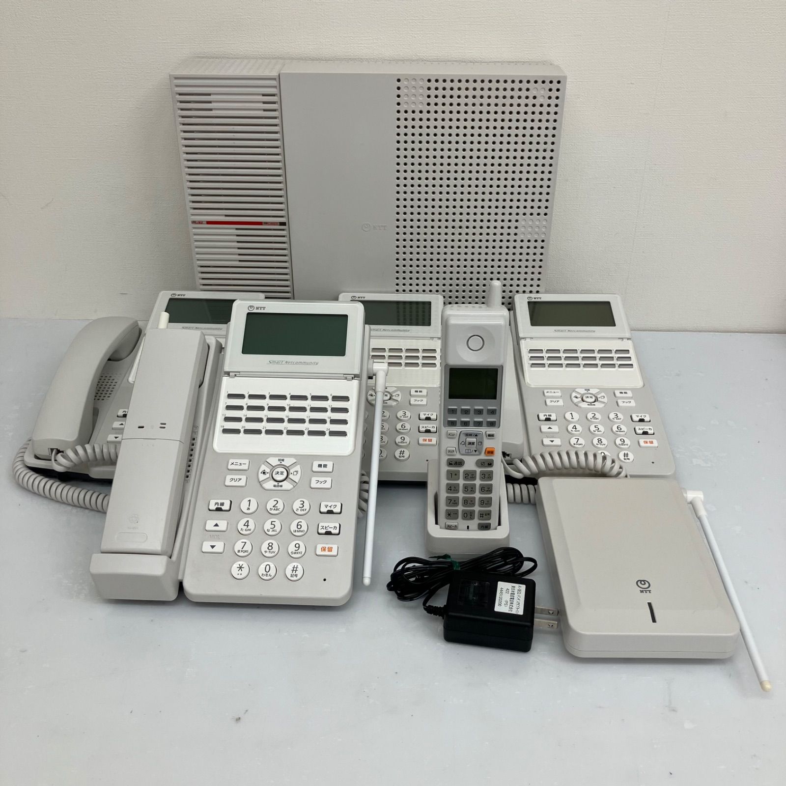 NTT ビジネスフォンA1-(18)STEL-(2)(W) 3台+A1-(24)CCLSTEL-(1)(W)+A1-DECL-PS-(1)(W) +N1S-ME-(1)+4BRU-(2 ...
