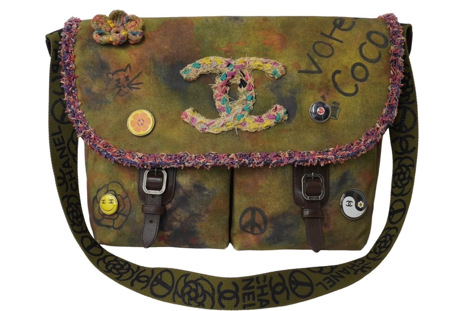 極美品 CHANEL シャネル エンブロイダリー メッセンジャーバッグ 極美品 CHANEL シャネル エンブロイダリー メッセンジャーバッグ