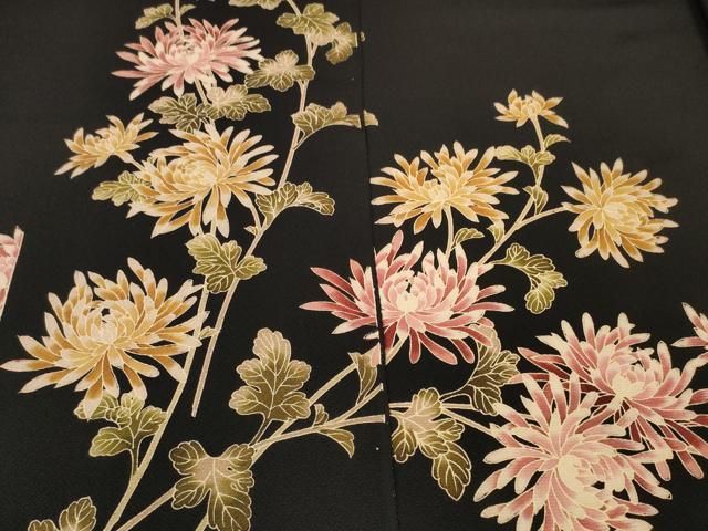 平和屋本店■極上　こむさでもーど・COMME CA DU MODE　付下げ　反物　着尺　枝菊　黒地　八掛付き　逸品　未使用　DZAA11133kh5 平和屋本店□極上 こむさでもーど・COMME CA DU MODE 付下げ 反物 着尺