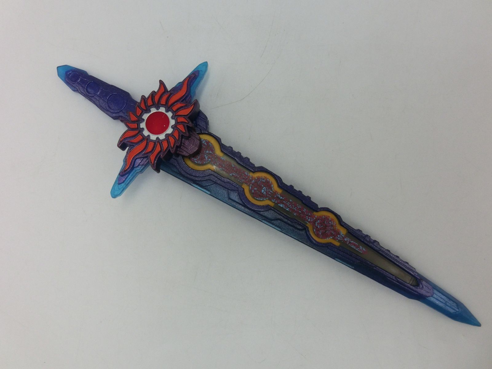 【TAKA37-70】 バンダイ 『一番くじ 仮面ライダーセイバー NO.03 feat.レジェンド仮面ライダー A賞SOFVICS 仮面ライダークロスセイバー 刃王剣十聖刃のみ』 - メルカリ