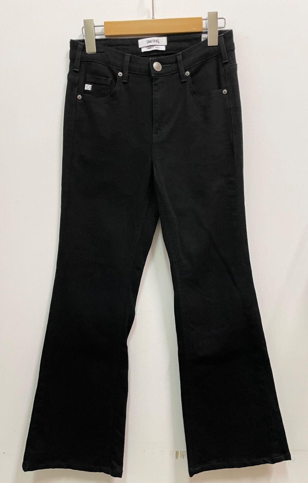 【倉吉店】EDWIN SOMETHING LISA FLARE MID RISE STRETCH 27インチ ブラック【111-0969】 - メルカリ