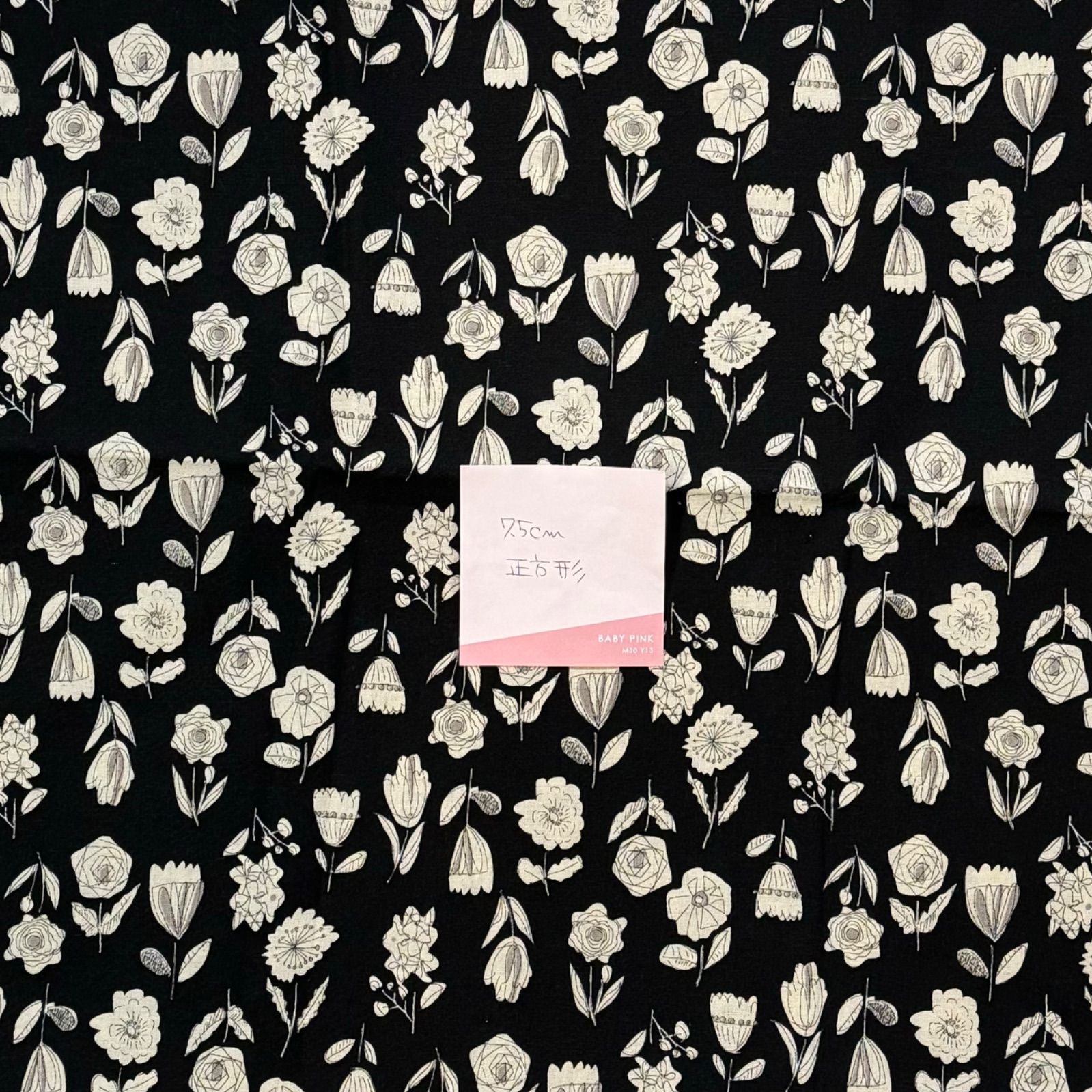 生地・ハギレ 黒地花柄 KOKAKA 1m - メルカリ