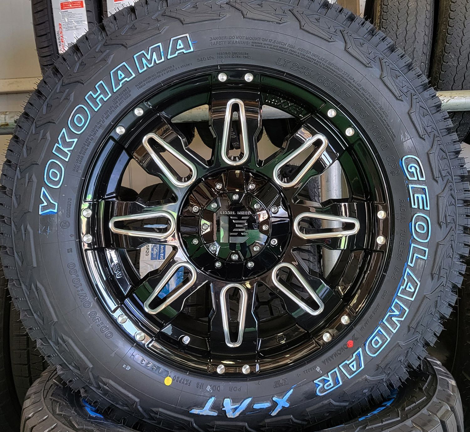 ハリアー D5 エクストレイル RAV4 CX5 CX8 アウトランダー 17インチ LEXXEL Balano バレーノ ヨコハマ ジオランダー X-AT G016 245/65R17 - メルカリ