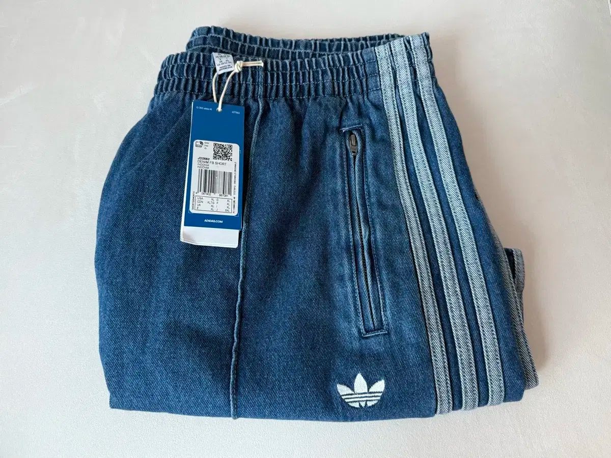 adidas(アディダス) デニム ファイヤーバード ショートパンツ - メルカリ