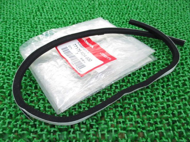 フォルツァSi シートヒンジラバーシールB 77175-K04-930 在庫有 即納 ホンダ 純正 新品 バイク 部品 車検 Genuine ...