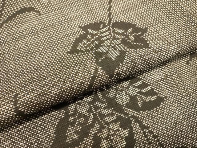 平和屋着物○本場大島紬 7マルキ 古代染色純泥染 草葉文 平政夫作