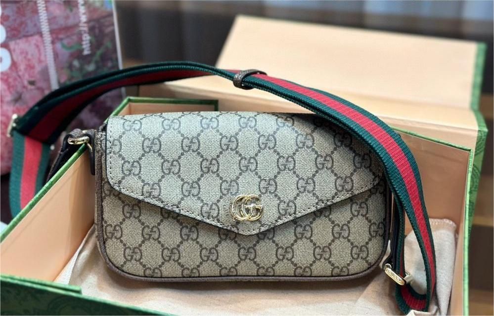 Gucci グッチ ショルダーバッグ クロスボディバッグ 調節可能なショルダーストラップ - メルカリ