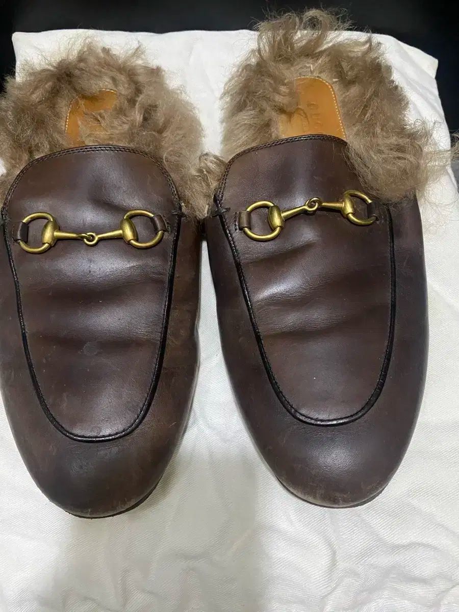 GUCCI(グッチ) ファー ミュール - メルカリ GUCCI(グッチ) ファー ミュール - メルカリ
