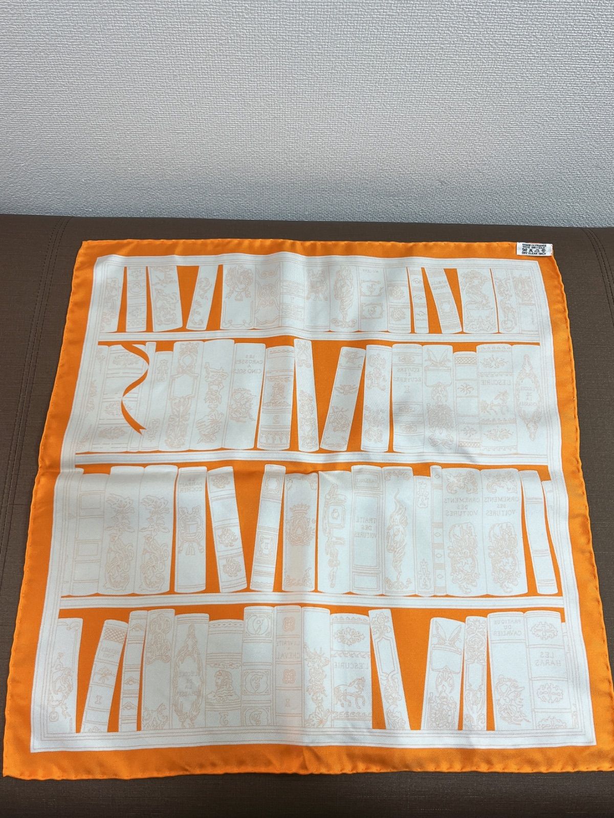 新品未使用品】エルメスHERMES シルクカレ40 ミニスカーフ 新品未使用品】エルメスHERMES シルクカレ40 ミニスカーフ